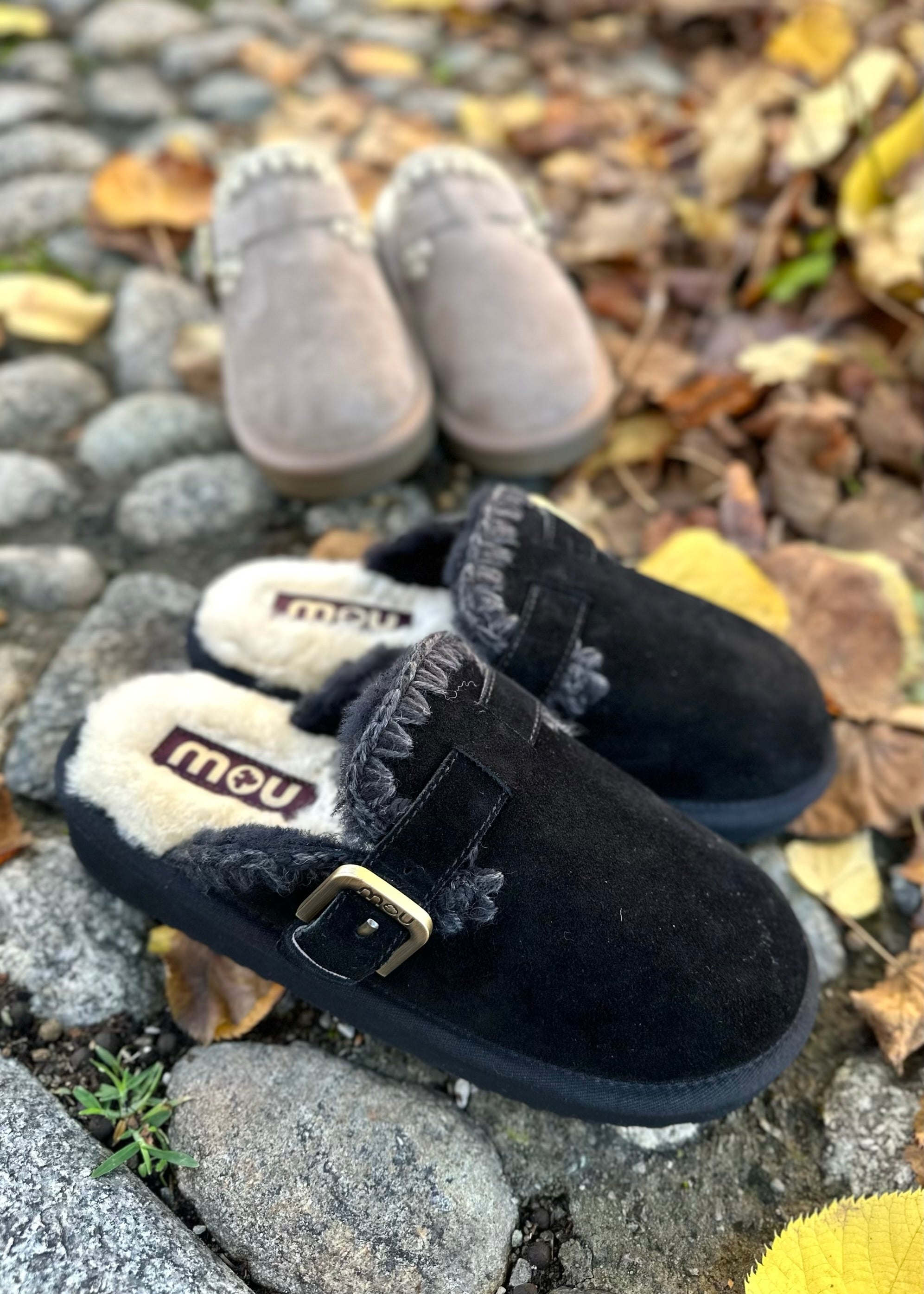 Sabots fourrés Mou Clog métal logo Bounce COG Cognac